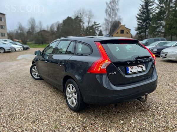 Grey Volvo V60 2013 in Kuldiga, with an engine capacity of 2.00 L and mileage of 268 thousand km for 6290 €, photo 4 on AUTOMOTO.COM.LV