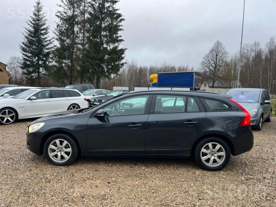 Pelēks Volvo V60 2013 Kuldīga, ar dzinēja tilpumu 2.00 L un nobraukumu 268 tūkst. km par 6290 €, foto 5 vietnē AUTOMOTO.COM.LV