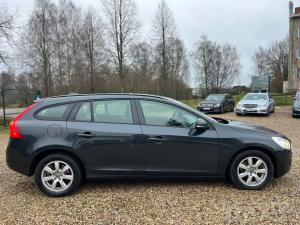 Pelēks Volvo V60 2013 Kuldīga, ar dzinēja tilpumu 2.00 L un nobraukumu 268 tūkst. km par 6290 €, foto 6 vietnē AUTOMOTO.COM.LV