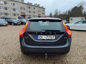 Pelēks Volvo V60 2013 Kuldīga, ar dzinēja tilpumu 2.00 L un nobraukumu 268 tūkst. km par 6290 €, foto 7 vietnē AUTOMOTO.COM.LV