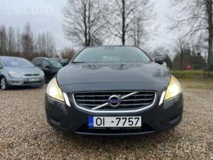 Pelēks Volvo V60 2013 Kuldīga, ar dzinēja tilpumu 2.00 L un nobraukumu 268 tūkst. km par 6290 €, foto 8 vietnē AUTOMOTO.COM.LV