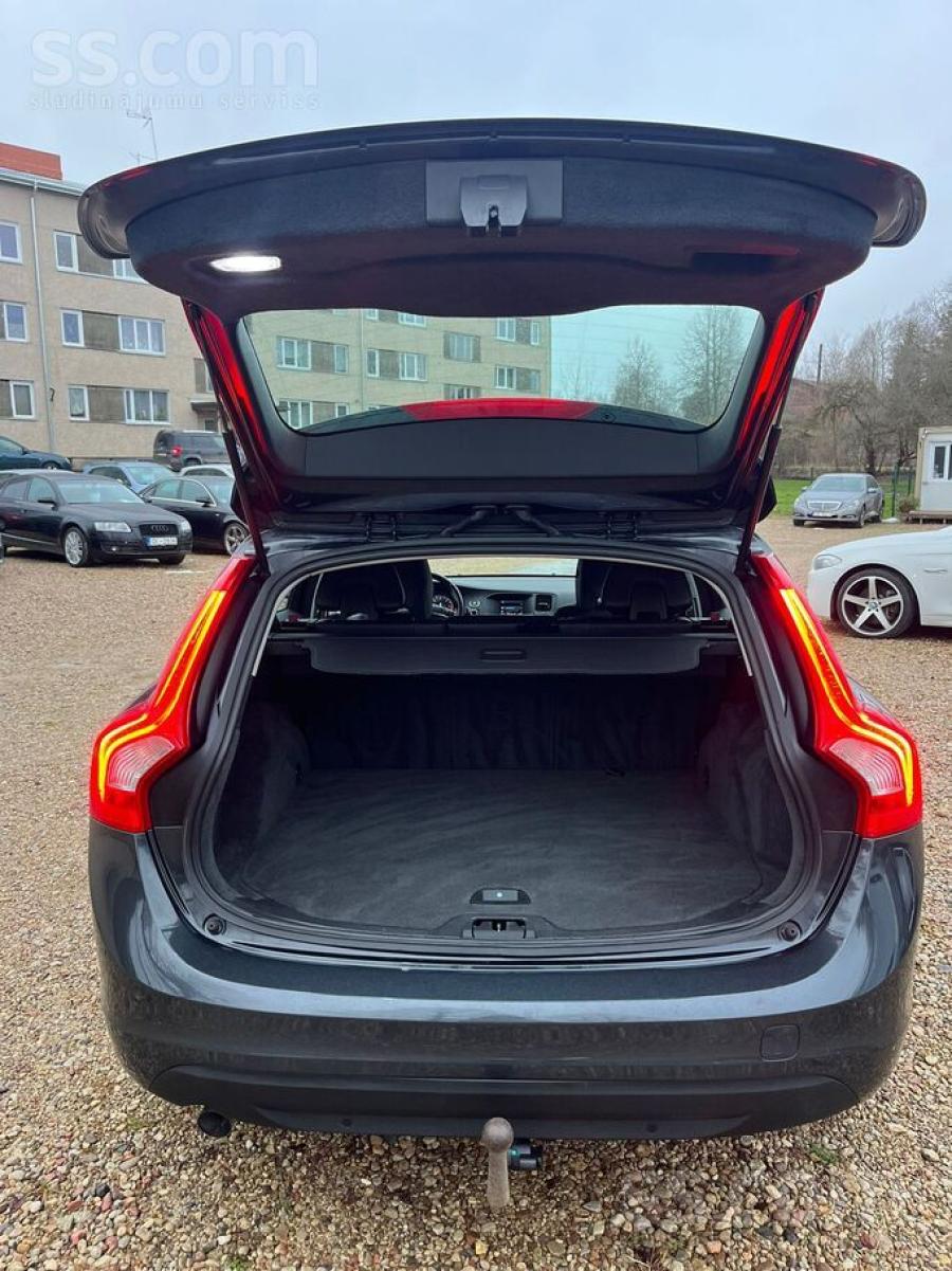 Pelēks Volvo V60 2013 Kuldīga, ar dzinēja tilpumu 2.00 L un nobraukumu 268 tūkst. km par 6290 €, foto 11 vietnē AUTOMOTO.COM.LV