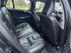 Pelēks Volvo V60 2013 Kuldīga, ar dzinēja tilpumu 2.00 L un nobraukumu 268 tūkst. km par 6290 €, foto 13 vietnē AUTOMOTO.COM.LV