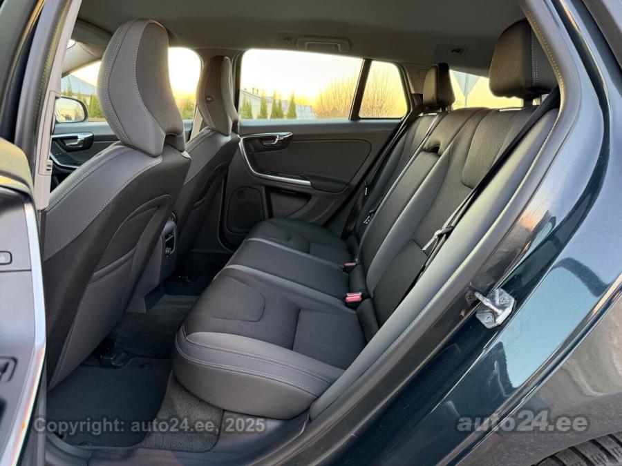Grey Volvo V60 2013 in Tallinn, with an engine capacity of 2.00 L and mileage of 303 thousand km for 6990 €, photo 8 on AUTOMOTO.COM.LV