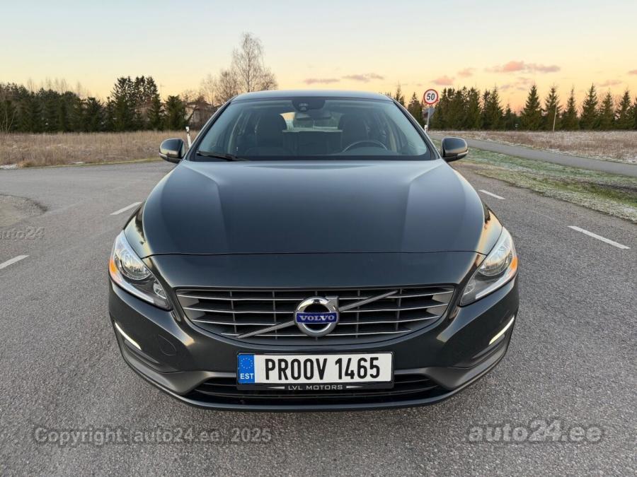 Grey Volvo V60 2013 in Tallinn, with an engine capacity of 2.00 L and mileage of 303 thousand km for 6990 €, photo 9 on AUTOMOTO.COM.LV