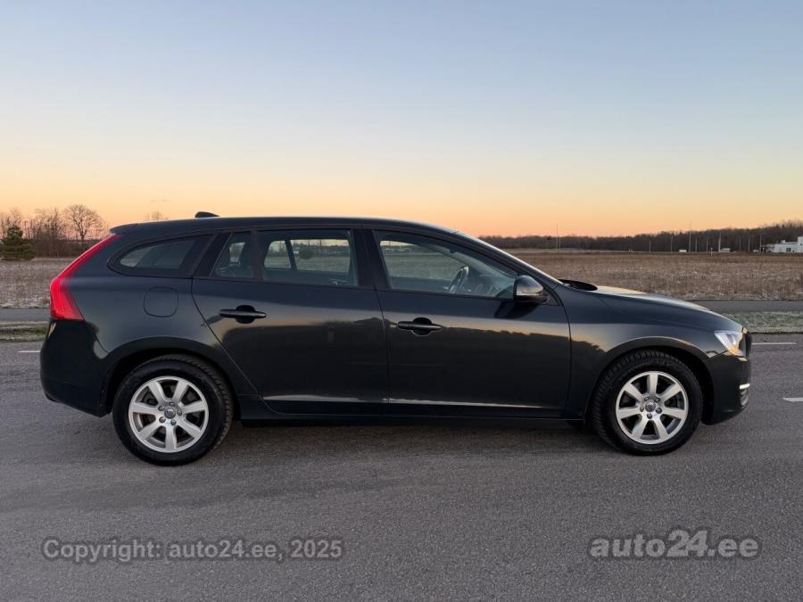 Grey Volvo V60 2013 in Tallinn, with an engine capacity of 2.00 L and mileage of 303 thousand km for 6990 €, photo 10 on AUTOMOTO.COM.LV