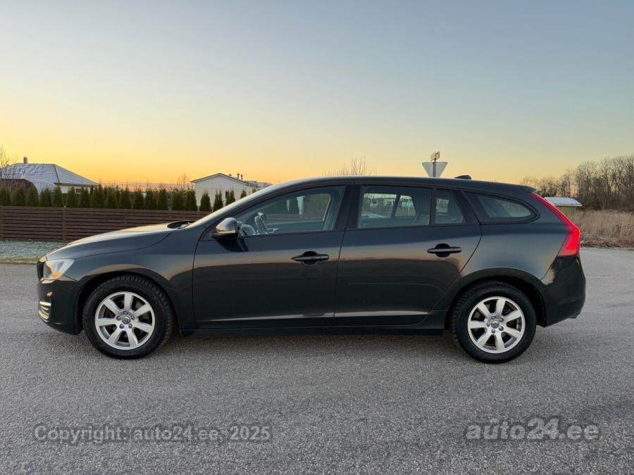 Grey Volvo V60 2013 in Tallinn, with an engine capacity of 2.00 L and mileage of 303 thousand km for 6990 €, photo 12 on AUTOMOTO.COM.LV