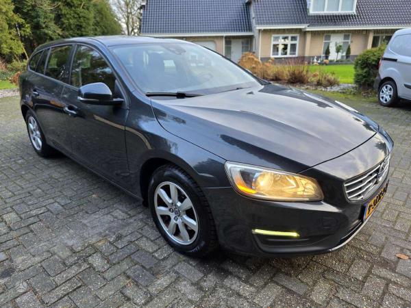 Grey Volvo V60 2013 in Vilnius, with an engine capacity of 1.56 L and mileage of 258 thousand km for 5700 €, photo 5 on AUTOMOTO.COM.LV