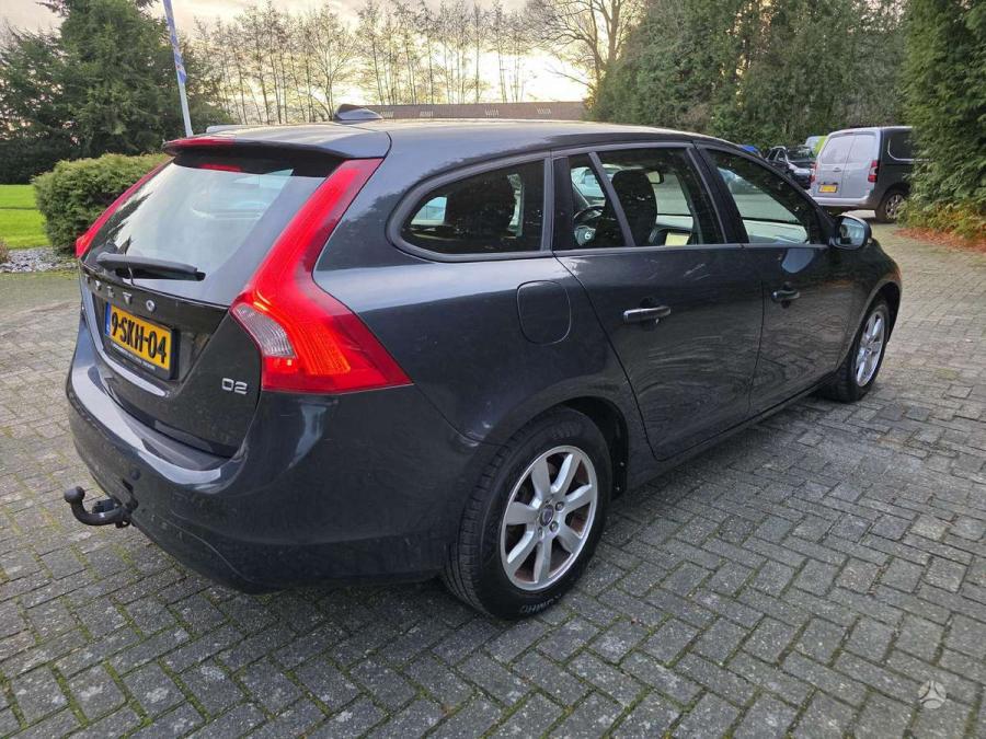Pelēks Volvo V60 2013 Viļņa, ar dzinēja tilpumu 1.56 L un nobraukumu 258 tūkst. km par 5700 €, foto 6 vietnē AUTOMOTO.COM.LV