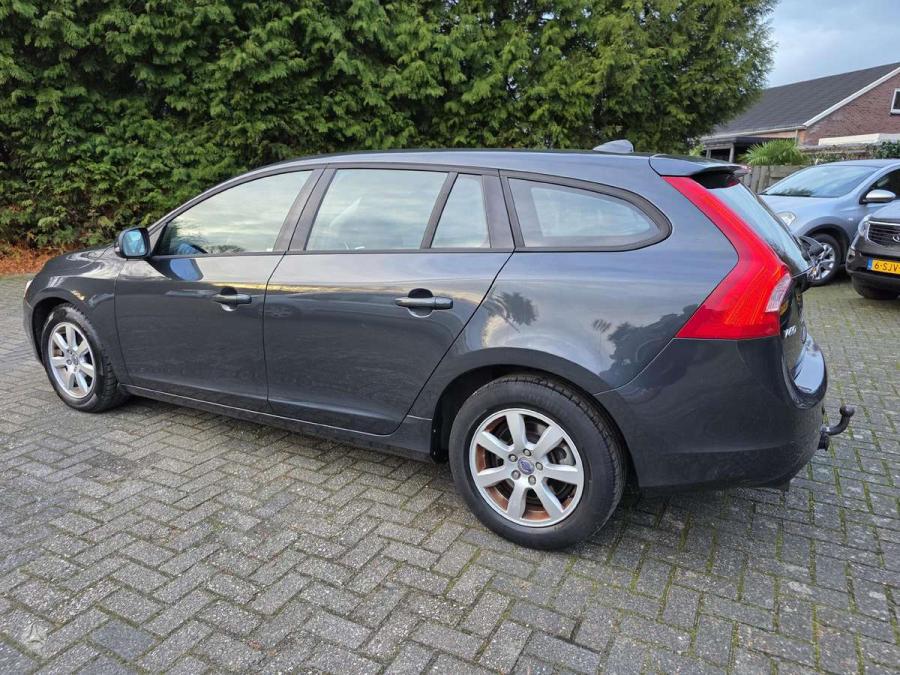 Pelēks Volvo V60 2013 Viļņa, ar dzinēja tilpumu 1.56 L un nobraukumu 258 tūkst. km par 5700 €, foto 8 vietnē AUTOMOTO.COM.LV