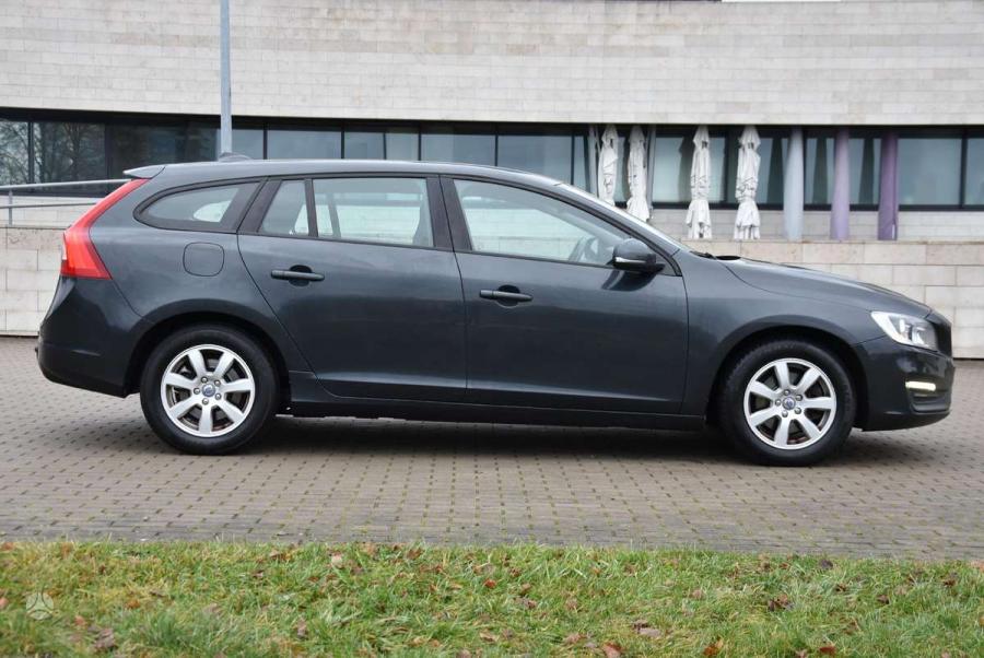 Pelēks Volvo V60 2013 Viļņa, ar dzinēja tilpumu 1.56 L un nobraukumu 247 tūkst. km par 5700 €, foto 3 vietnē AUTOMOTO.COM.LV