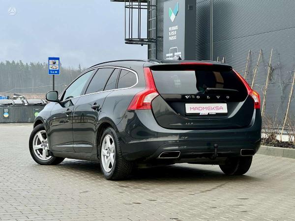 Pelēks Volvo V60 2013 Viļņa, ar dzinēja tilpumu 2.40 L un nobraukumu 215 tūkst. km par 8490 €, foto 2 vietnē AUTOMOTO.COM.LV