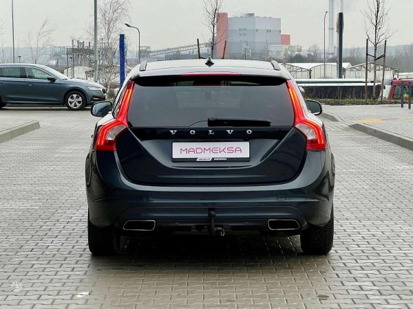 Pelēks Volvo V60 2013 Viļņa, ar dzinēja tilpumu 2.40 L un nobraukumu 215 tūkst. km par 8490 €, foto 6 vietnē AUTOMOTO.COM.LV