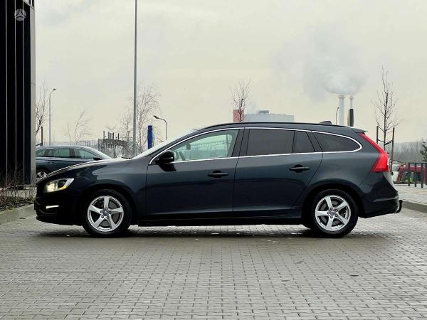 Pelēks Volvo V60 2013 Viļņa, ar dzinēja tilpumu 2.40 L un nobraukumu 215 tūkst. km par 8490 €, foto 8 vietnē AUTOMOTO.COM.LV
