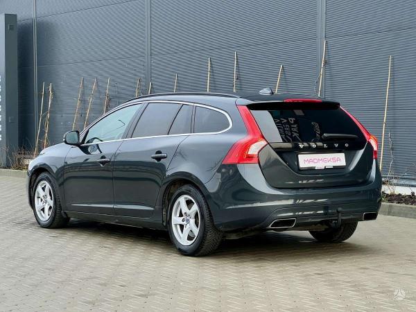 Pelēks Volvo V60 2013 Viļņa, ar dzinēja tilpumu 2.40 L un nobraukumu 215 tūkst. km par 8490 €, foto 10 vietnē AUTOMOTO.COM.LV