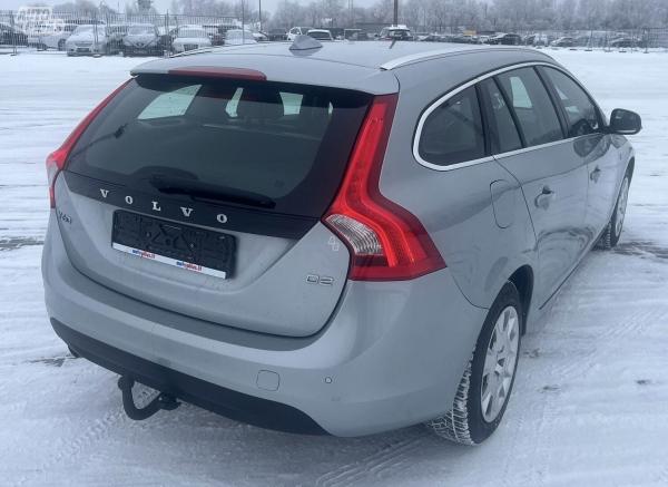Grey Volvo V60 2013 in Marijampole, with an engine capacity of 1.60 L and mileage of 258 thousand km for 6350 €, photo 4 on AUTOMOTO.COM.LV