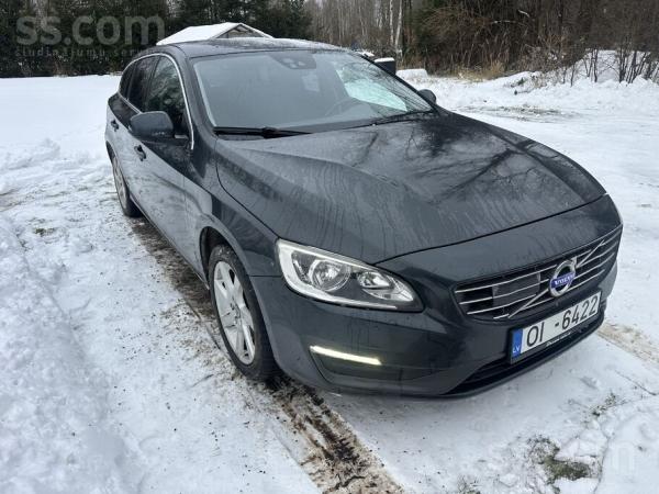 Pelēks Volvo V60 2013 Jelgava, ar dzinēja tilpumu 1.60 L un nobraukumu 283 tūkst. km par 7990 €, foto 2 vietnē AUTOMOTO.COM.LV