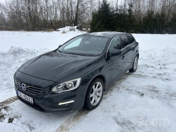 Pelēks Volvo V60 2013 Jelgava, ar dzinēja tilpumu 1.60 L un nobraukumu 283 tūkst. km par 7990 €, foto 3 vietnē AUTOMOTO.COM.LV