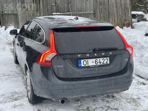 Pelēks Volvo V60 2013 Jelgava, ar dzinēja tilpumu 1.60 L un nobraukumu 283 tūkst. km par 7990 €, foto 4 vietnē AUTOMOTO.COM.LV