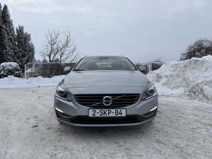Grey Volvo V60 2013 in Vilnius, with an engine capacity of 2.40 L and mileage of 269 thousand km for 8250 €, photo 2 on AUTOMOTO.COM.LV