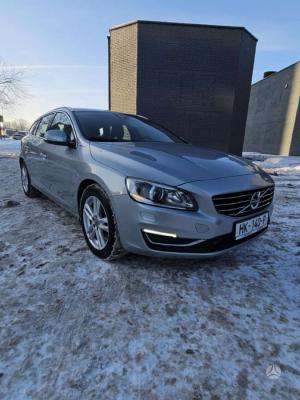 Pelēks Volvo V60 2013 Kauņa, ar dzinēja tilpumu 2.40 L un nobraukumu 233 tūkst. km par 7900 €, foto 2 vietnē AUTOMOTO.COM.LV