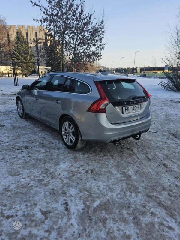 Grey Volvo V60 2013 in Kaunas, with an engine capacity of 2.40 L and mileage of 233 thousand km for 7900 €, photo 3 on AUTOMOTO.COM.LV