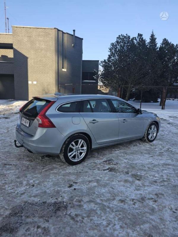 Grey Volvo V60 2013 in Kaunas, with an engine capacity of 2.40 L and mileage of 233 thousand km for 7900 €, photo 4 on AUTOMOTO.COM.LV