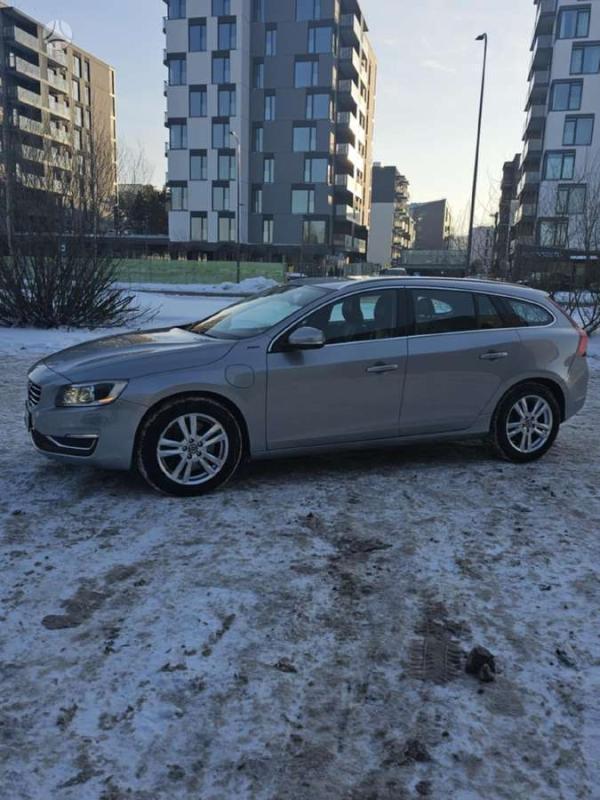 Grey Volvo V60 2013 in Kaunas, with an engine capacity of 2.40 L and mileage of 233 thousand km for 7900 €, photo 6 on AUTOMOTO.COM.LV