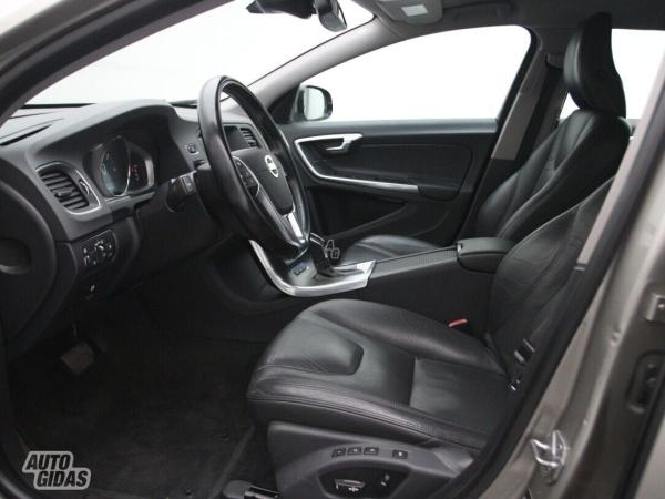Pelēks Volvo V60 2013 Viļņa, ar dzinēja tilpumu 2.40 L un nobraukumu 212 tūkst. km par 9499 €, foto 4 vietnē AUTOMOTO.COM.LV