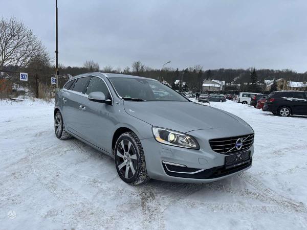 Pelēks Volvo V60 2013 Alīta, ar dzinēja tilpumu 2.40 L un nobraukumu 295 tūkst. km par 6950 €, foto 3 vietnē AUTOMOTO.COM.LV
