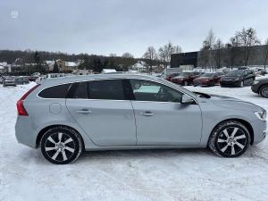 Grey Volvo V60 2013 in Alytus, with an engine capacity of 2.40 L and mileage of 295 thousand km for 6950 €, photo 4 on AUTOMOTO.COM.LV