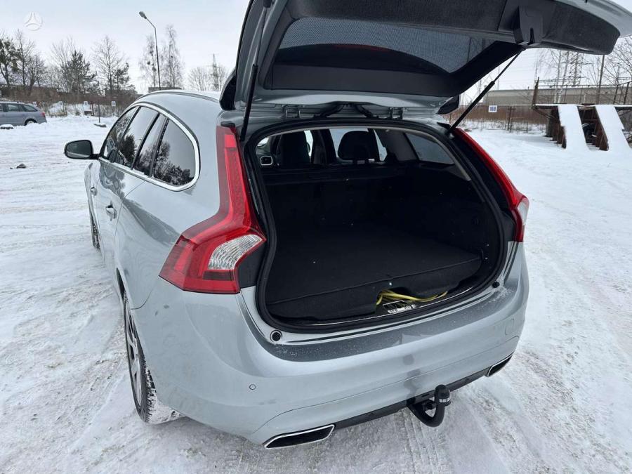 Grey Volvo V60 2013 in Alytus, with an engine capacity of 2.40 L and mileage of 295 thousand km for 6950 €, photo 14 on AUTOMOTO.COM.LV