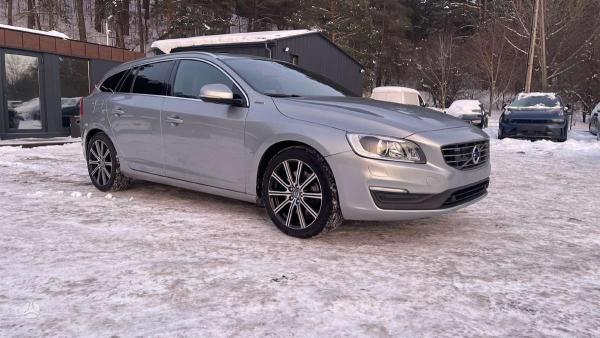 Grey Volvo V60 2013 in Kaunas, with an engine capacity of 2.40 L and mileage of 150 thousand km for 9300 €, photo 3 on AUTOMOTO.COM.LV