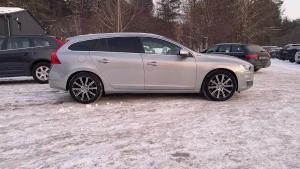 Pelēks Volvo V60 2013 Kauņa, ar dzinēja tilpumu 2.40 L un nobraukumu 150 tūkst. km par 9300 €, foto 4 vietnē AUTOMOTO.COM.LV