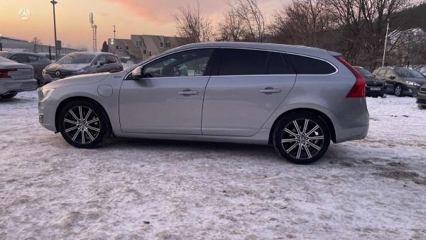 Grey Volvo V60 2013 in Kaunas, with an engine capacity of 2.40 L and mileage of 150 thousand km for 9300 €, photo 7 on AUTOMOTO.COM.LV