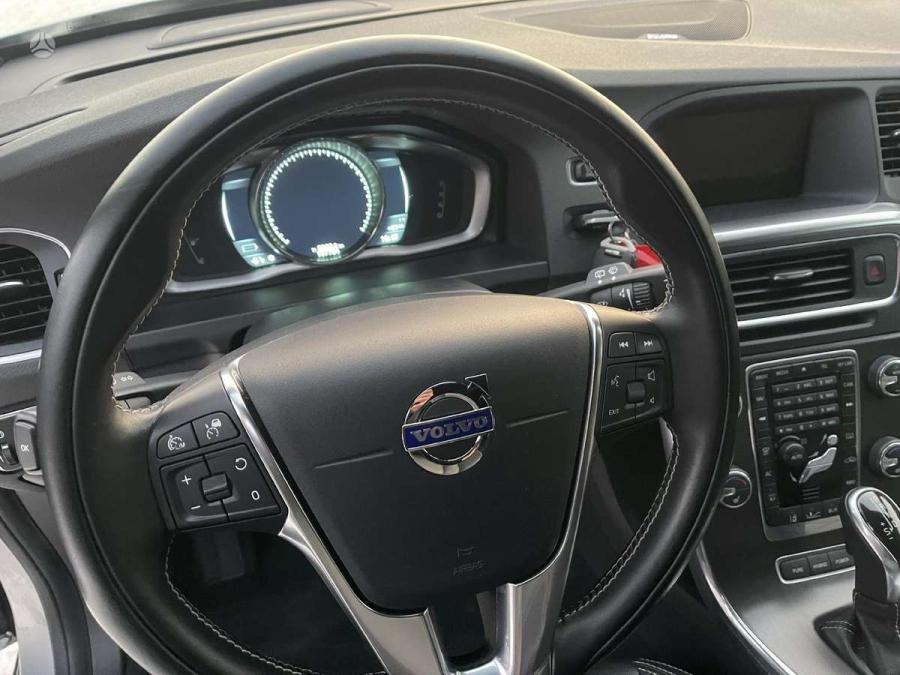 Pelēks Volvo V60 2013 Kauņa, ar dzinēja tilpumu 2.40 L un nobraukumu 150 tūkst. km par 9300 €, foto 11 vietnē AUTOMOTO.COM.LV