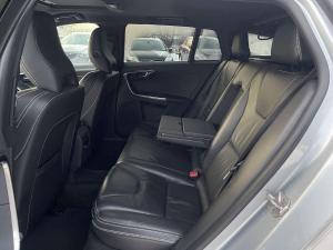 Pelēks Volvo V60 2013 Kauņa, ar dzinēja tilpumu 2.40 L un nobraukumu 150 tūkst. km par 9300 €, foto 13 vietnē AUTOMOTO.COM.LV
