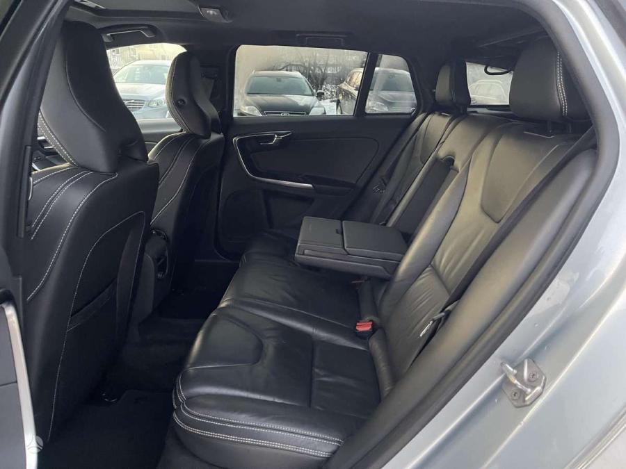 Pelēks Volvo V60 2013 Kauņa, ar dzinēja tilpumu 2.40 L un nobraukumu 150 tūkst. km par 9300 €, foto 13 vietnē AUTOMOTO.COM.LV