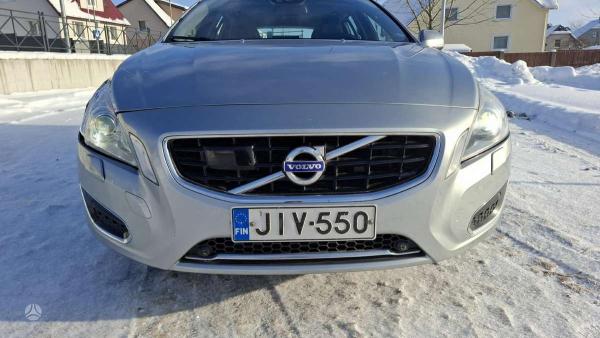 Pelēks Volvo V60 2013 Telšiai, ar dzinēja tilpumu 2.40 L un nobraukumu 286 tūkst. km par 4500 €, foto 10 vietnē AUTOMOTO.COM.LV