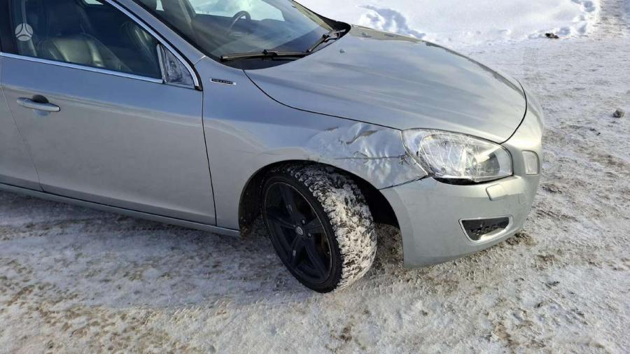 Серый Вольво B60 2013 в Тельшяй, объемом двигателя 2.40 л и пробегом 286 тыс. км за 4500 €, фото 30 на AUTOMOTO.COM.LV