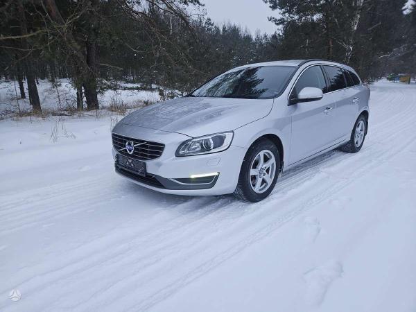 Pelēks Volvo V60 2013 Raseiniai, ar dzinēja tilpumu 1.98 L un nobraukumu 300 tūkst. km par 6499 €, foto 1 vietnē AUTOMOTO.COM.LV