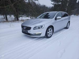 Pelēks Volvo V60 2013 Raseiniai, ar dzinēja tilpumu 1.98 L un nobraukumu 300 tūkst. km par 6499 €, foto  vietnē AUTOMOTO.COM.LV