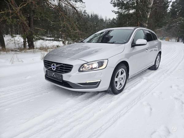 Pelēks Volvo V60 2013 Raseiniai, ar dzinēja tilpumu 1.98 L un nobraukumu 300 tūkst. km par 6499 €, foto 2 vietnē AUTOMOTO.COM.LV
