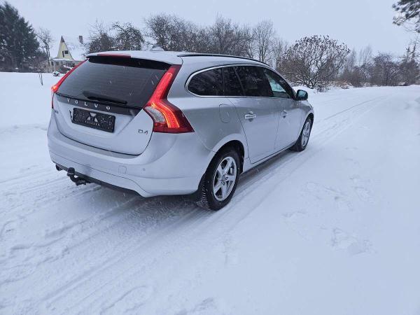Pelēks Volvo V60 2013 Raseiniai, ar dzinēja tilpumu 1.98 L un nobraukumu 300 tūkst. km par 6499 €, foto 7 vietnē AUTOMOTO.COM.LV