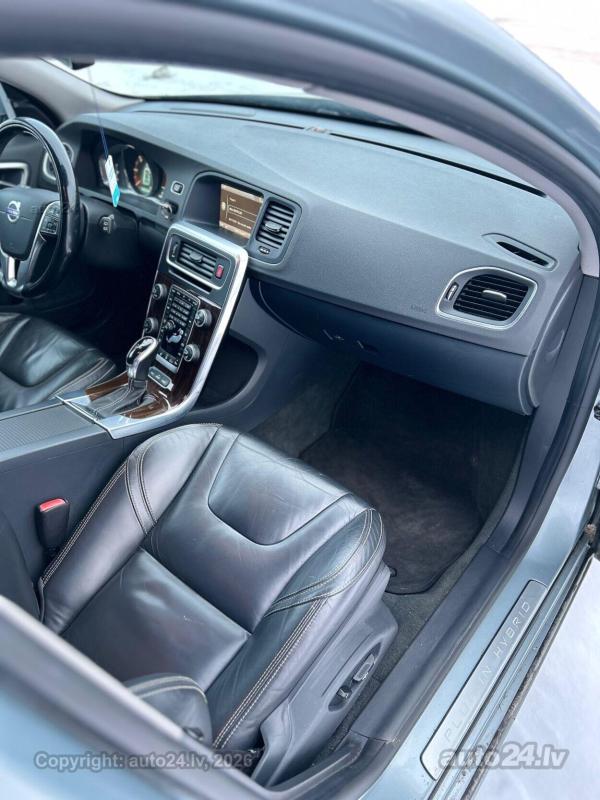Grey Volvo V60 2013 in Keila, with an engine capacity of 2.40 L and mileage of 415 thousand km for 8700 €, photo 11 on AUTOMOTO.COM.LV