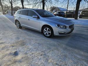 Pelēks Volvo V60 2013 Tauragė, ar dzinēja tilpumu 1.98 L un nobraukumu 260 tūkst. km par 6400 €, foto 2 vietnē AUTOMOTO.COM.LV