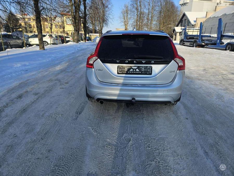 Pelēks Volvo V60 2013 Tauragė, ar dzinēja tilpumu 1.98 L un nobraukumu 260 tūkst. km par 6400 €, foto 6 vietnē AUTOMOTO.COM.LV