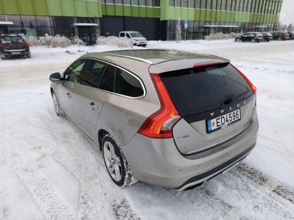 Grey Volvo V60 2013 in Vilnius, with an engine capacity of 2.40 L and mileage of 290 thousand km for 7800 €, photo 3 on AUTOMOTO.COM.LV