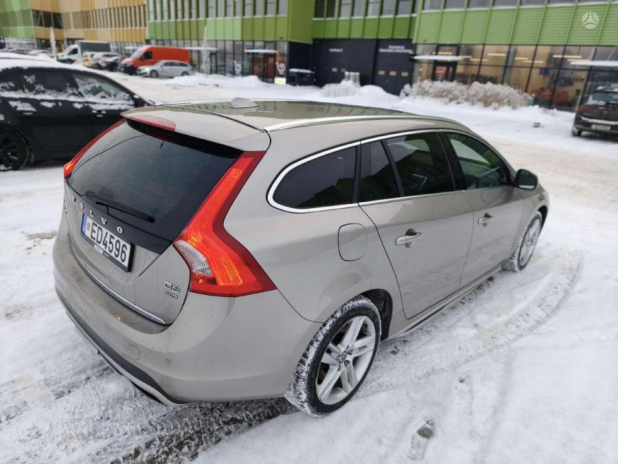 Grey Volvo V60 2013 in Vilnius, with an engine capacity of 2.40 L and mileage of 290 thousand km for 7800 €, photo 4 on AUTOMOTO.COM.LV