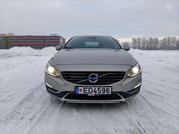 Grey Volvo V60 2013 in Vilnius, with an engine capacity of 2.40 L and mileage of 290 thousand km for 7800 €, photo 5 on AUTOMOTO.COM.LV